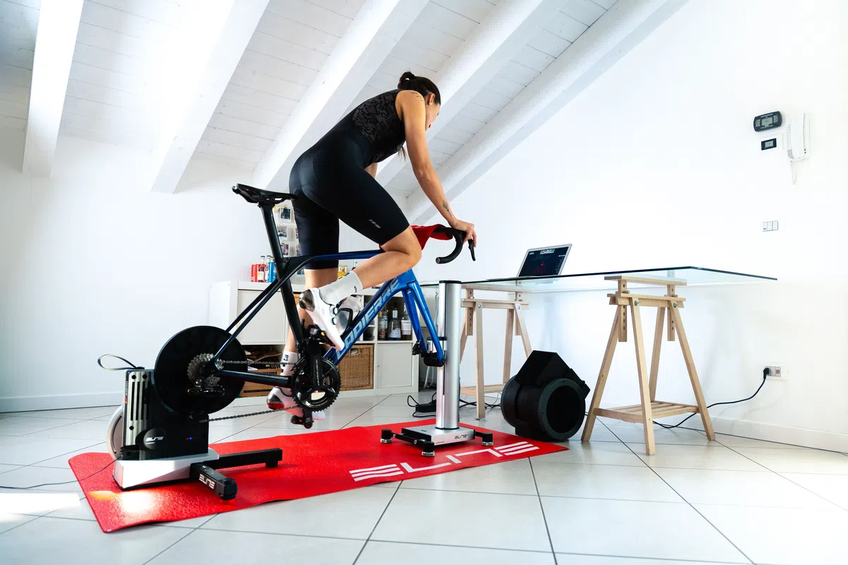 De beste direct drive smart trainers voor jouw thuisgym