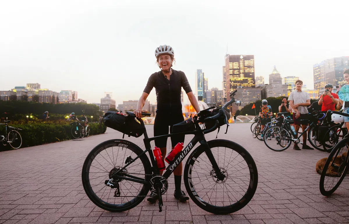 Lael Wilcox verbetert wereldrecord rond de wereld op de fiets