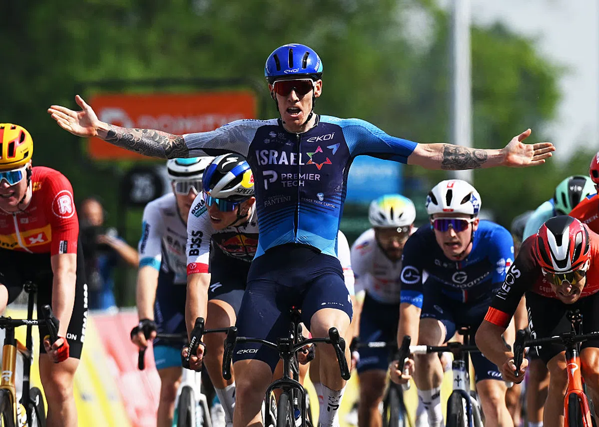 Jake Stewart wint massasprint in etappe 5 Critérium du Dauphiné ...